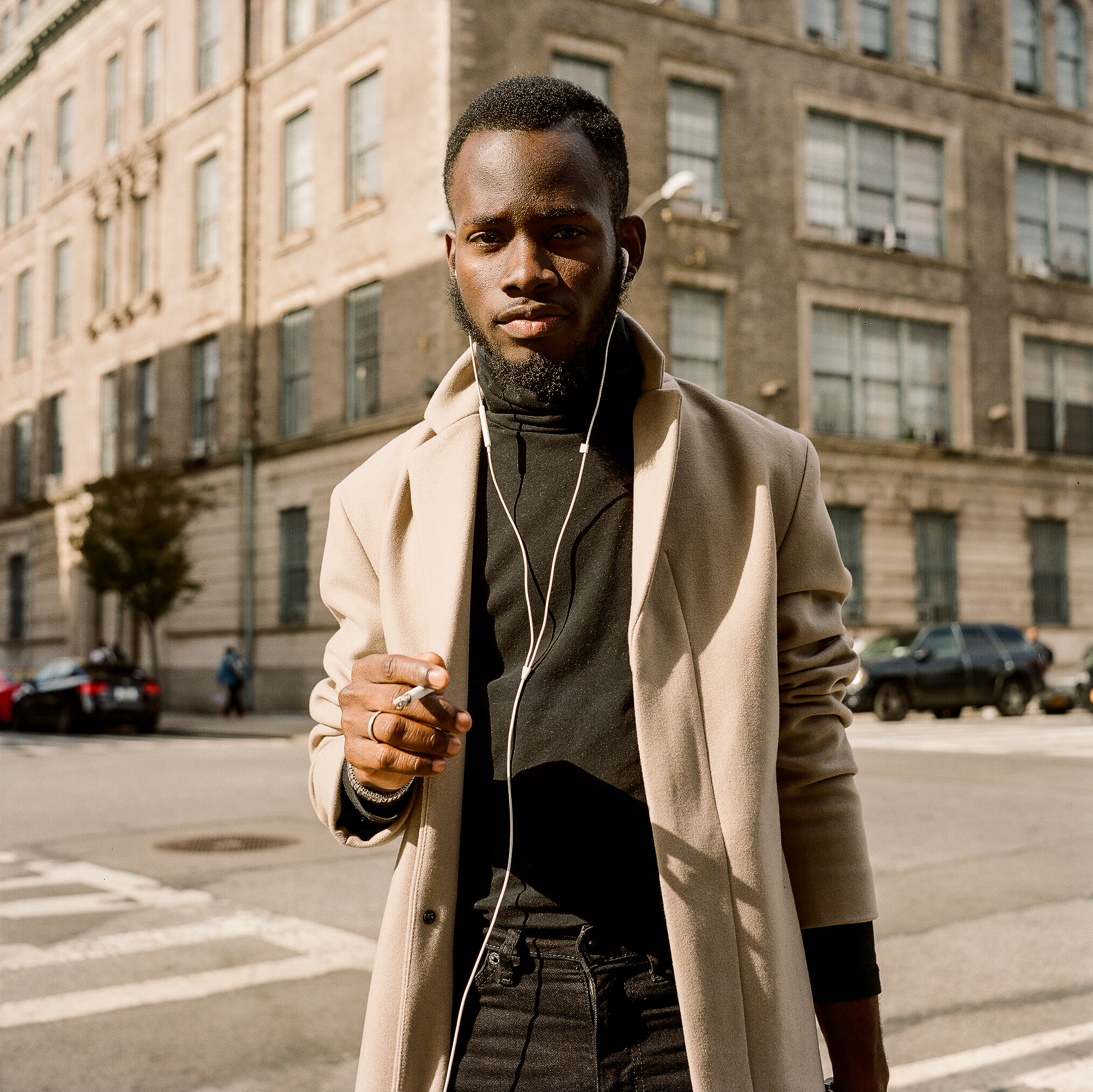 Hi Stranger - O lo comes o lo dejas